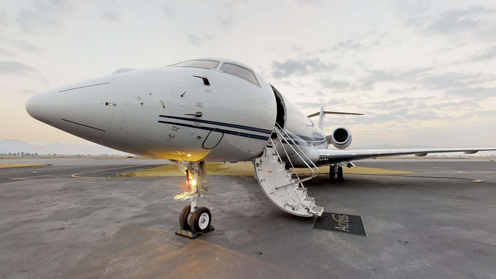 Recorrido virtual avión Global 5000 Fly Across - Holii 3D